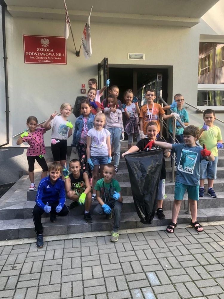 Sprzątanie Świata 2023 - w akcji klasa 2a - Szkoła Podstawowa nr 4 w Radlinie im. Gustawa Morcinka